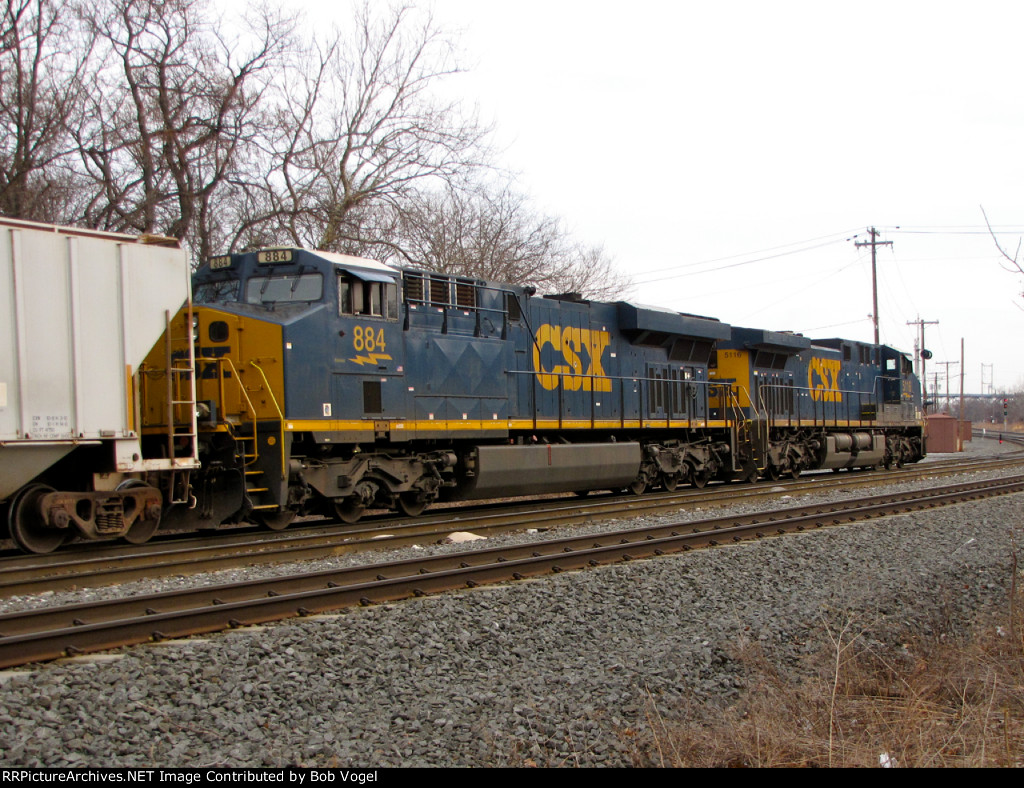 CSX 884 and 5116